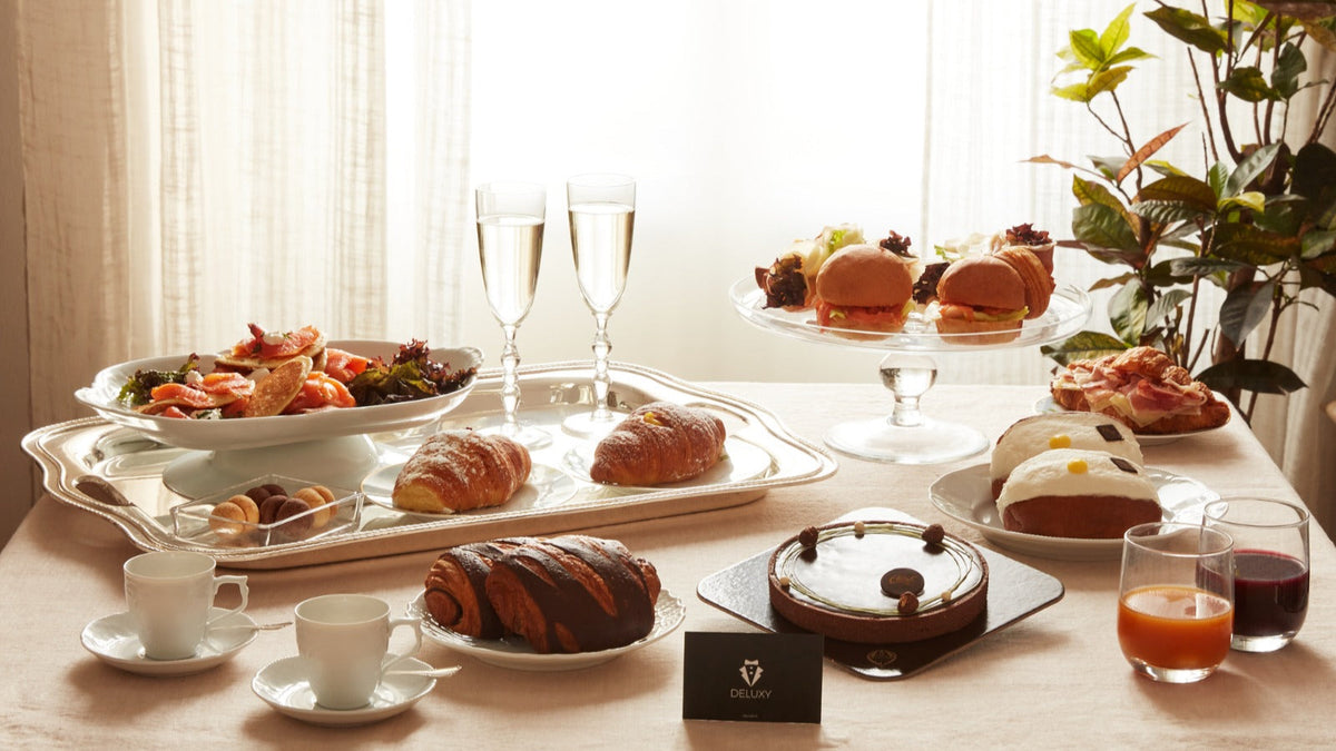 Deluxy White Gloves – DELUXY